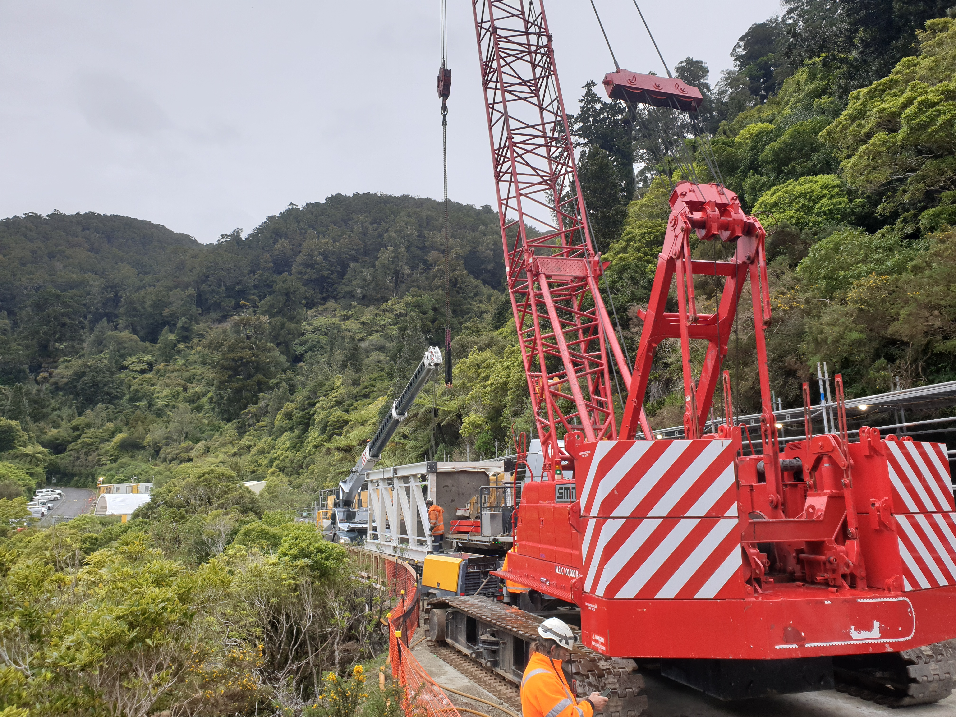 Brian Perry Civil | Kaitoke Flume Bridge - Installation of the Favco…