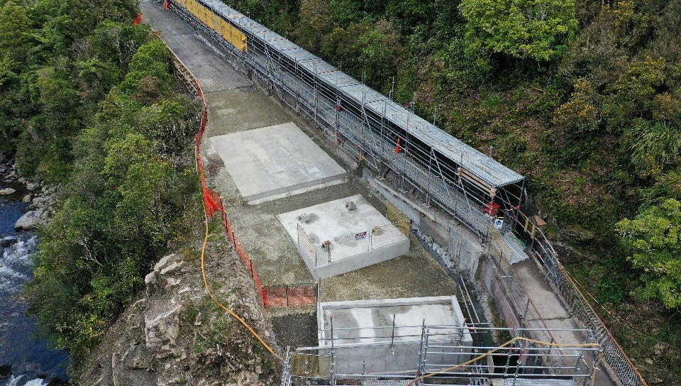 Brian Perry Civil | Kaitoke Flume Bridge - Installation of the Favco…